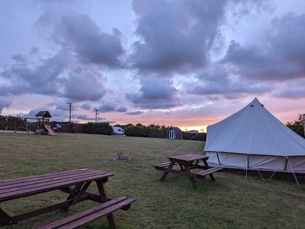 Bell Tent Grass Pitch - コーンウォール