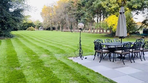 Royal Windsor Stately Home Tennis-helipad - Slough