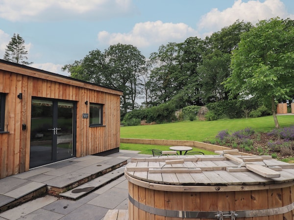 The Gardener's Retreat, Pet Friendly, With Hot Tub In Penruddock - グレンリディング
