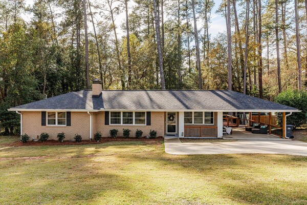 3 Bedroom 2 Bathroom Home With Fenced Yard That Allows Pets - Augusta