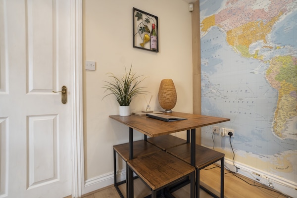 Contemporary 2 Bed Flat In Bristol, Free Parking - Bristol