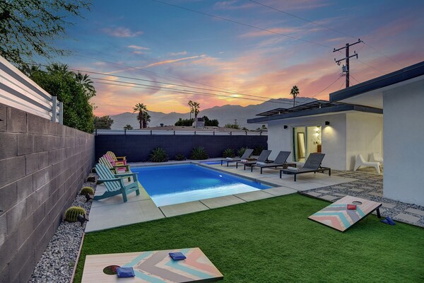 Fun Modern Home With Pool Near Popular Demuth Park In South Palm Springs - Palm Springs, CA