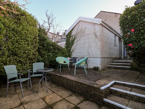 The Bookshelf, Pet Friendly, Character Holiday Cottage In Mumbles - Mumbles
