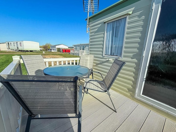 Great 6 Berth Caravan With Side Decking In Heacham Ref 21054a - Norfolk