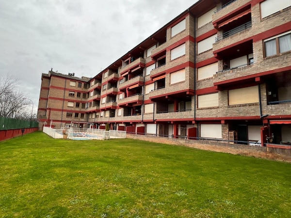 Cozy 2br Apartment With Pool In Jaca Sleeps 6, 2 Bathrooms - Jaca