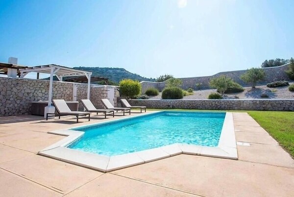 Bungalow For 8 Guests With 160m² In δήμος καλλιθέας δωδεκανήσου (249044) - Grecia