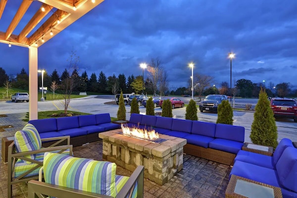 Urban Oasis: 2 Pet-friendly Accommodation In Michigan. Onsite Pool, Breakfast! - Grand Rapids, MI