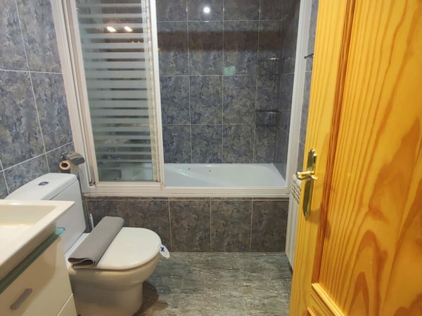 Apartamento En Jaca Con Piscina, Parking, Y Cerca Del Centro - Hasta 6 Personas - Jaca