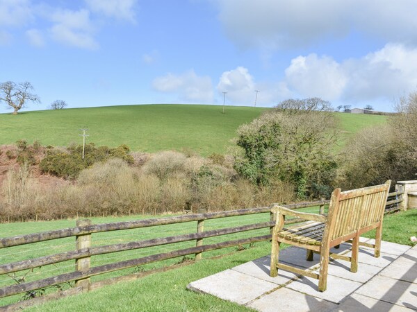 Valley View, Pet Friendly, Character Holiday Cottage In West Down - Barnstaple