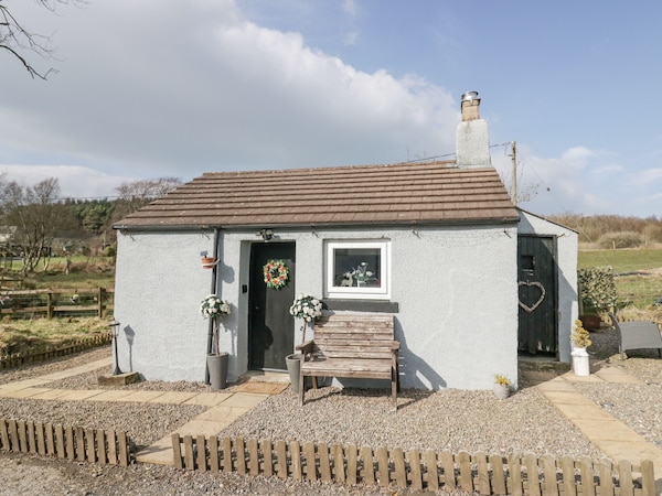 High Wreah Bolt Hole, Pet Friendly, With A Garden In Cleator Moor - St Bees