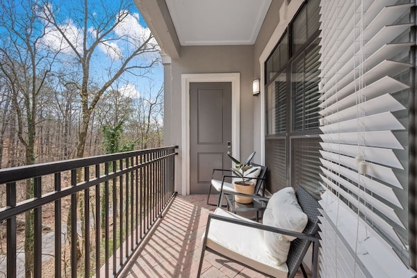 Lux King Suite | Walk To Braves Stadium & Battery - Buckhead, GA