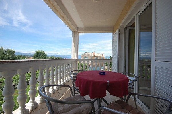1-zimmer-ferienwohnung Mit Balkon Und Meerblick Kremenići, Krk (A-22269-a) - Malinska