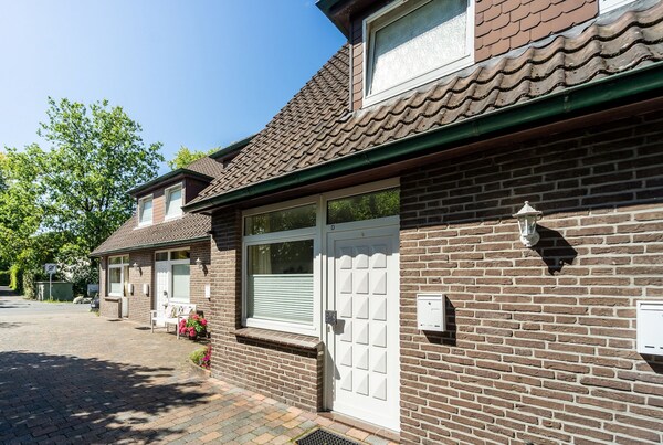 Ferienhaus "An Der Bäke" - Dein Idyllisches Zuhause Inmitten Bad Zwischenahns - Bad Zwischenahn