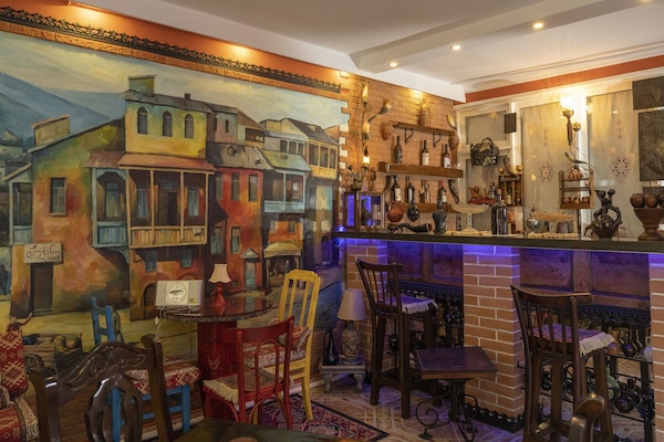 Experience The Charm Of A Cozy Hotel That Exudes The Ambiance Of Vintage Georgia - Tbilisi