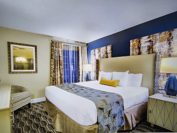 Luxe Vacation Rental Steps Away From The Vegas Sphere! -