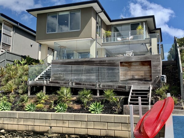 Marina-side Home With Pool And Spa For Magical Family Holiday Memories. - Red Hill