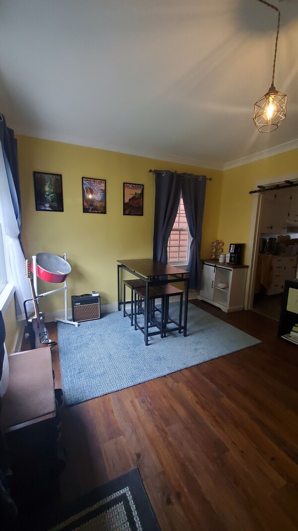 Delightful 2 Bedroom In The Heart Of Montavilla. Just Minutes To Everything! - Happy Valley, OR