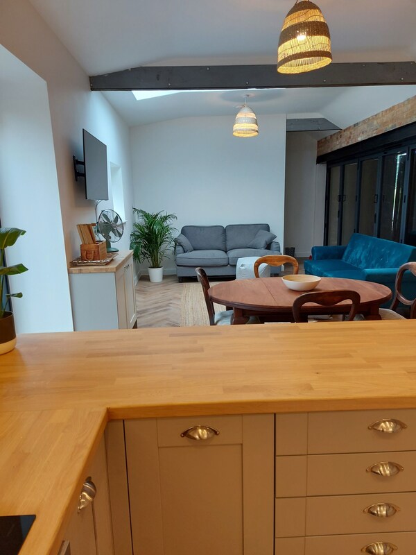 Manor Farm Barn - Spacious And Stylish Conversion - Chard