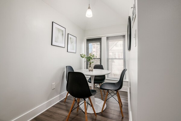 Columbus Getaway! Stylish Apartment! - Columbus, OH