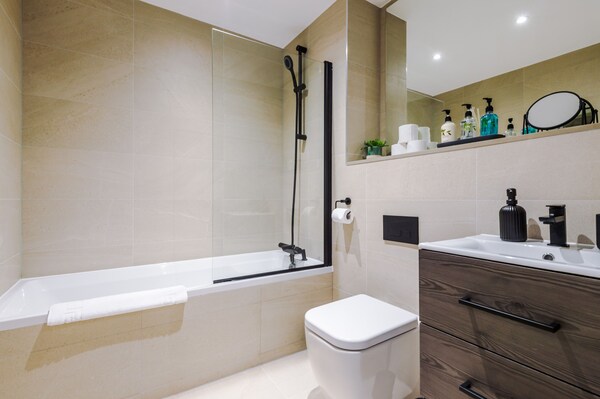 Rock Mill | Deluxe 2-bed With Private Balcony - Bakewell