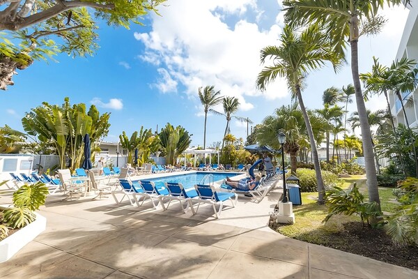 Experience Soothing Moments & Luxury! 3 Units W/ Balcony | Outdoor Pool - Worthing