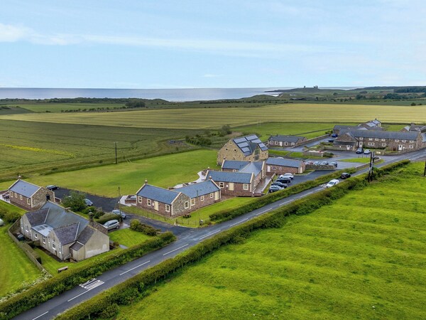 Nook Cottage, With Pool In Embleton - Écosse