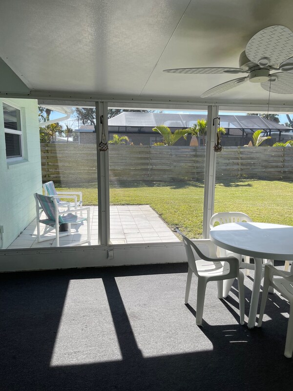Walking Distance To The Atlantic And Your Favorite Beachside Restaurants!! - Ormond Beach, FL