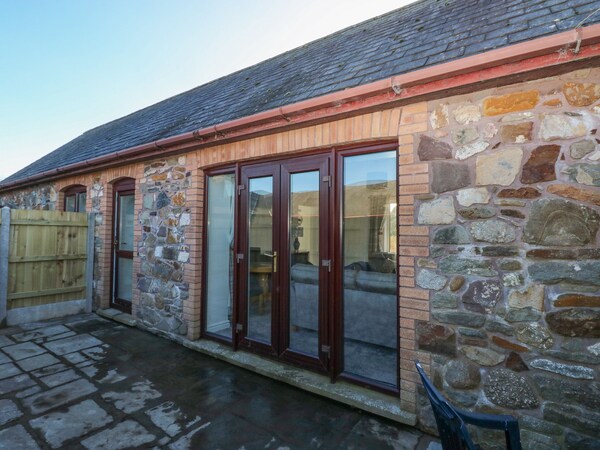The Old Well Bungalow - Ty Mawr Farm, Pet Friendly In Cardiff - Monmouthshire
