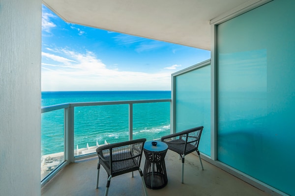 Junior Suite Direct Ocean View Fontainebleau - South Beach, FL