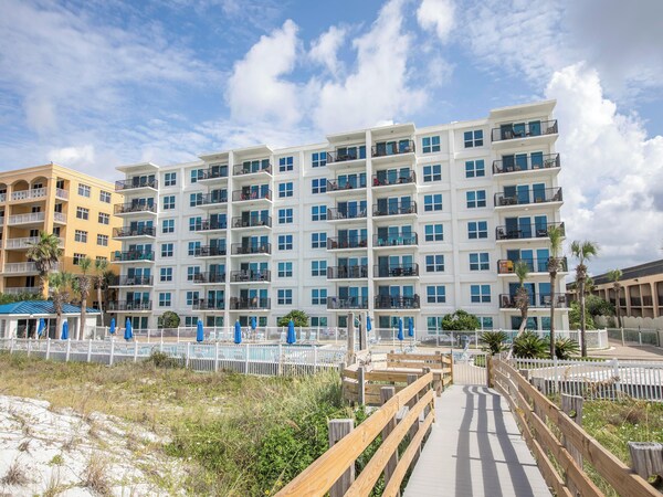 Sea Oats #211 | Central Location + Fun Amenities & Access To Beach! - Fort Walton Beach, FL