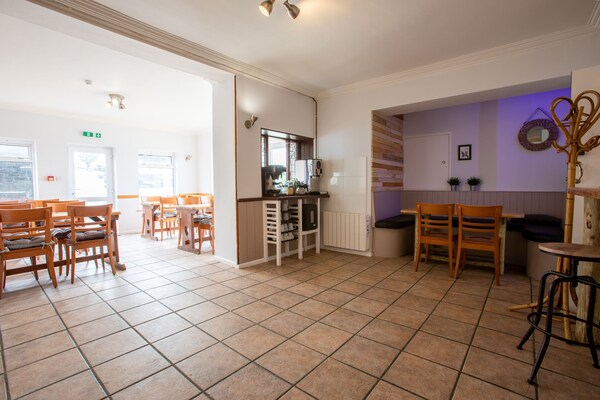 Atlantic Court, Pet Friendly, With A Garden In Widemouth Bay - Widemouth Bay