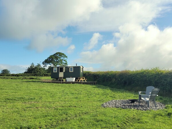 The Musterer's Hut, Outdoor Bath & Valley View - Wales