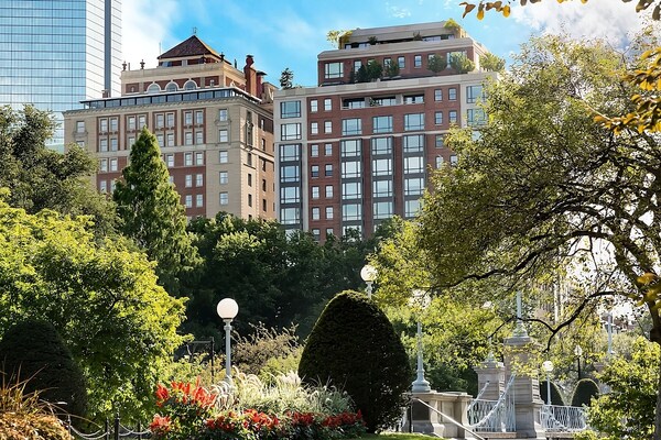 Classic Fireplace Suite At The Newbury Boston! - Somerville, MA