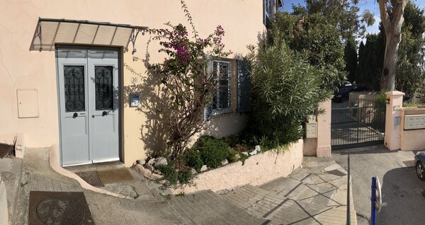 Appartement 2 Pièces Rdc Dans Maison, Centre De La Ville, Proche Bord De Mer - Menton