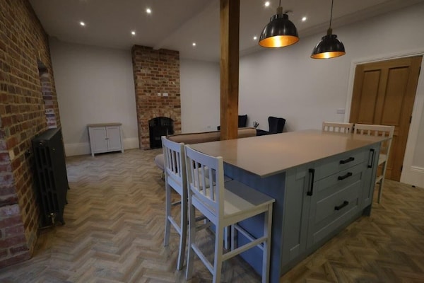 Red Lion Apartments In Spalding Town Centre - Spalding, UK