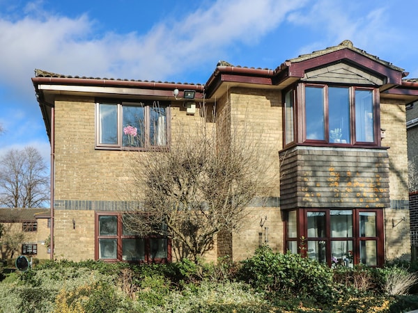 Flat 2, Clifton Gardens, Pet Friendly, With A Garden In Southampton - Southampton