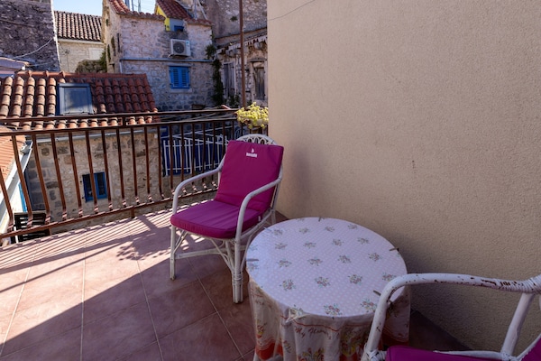 3-zimmer-ferienwohnung Mit Balkon Stari Grad, Hvar (A-22052-a) - Stari Grad