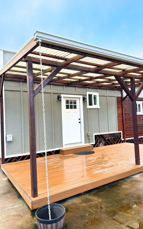 Gorgeous Eco Tiny Home On Organic Farm Within 5 Minutes Of Downtown Hilo. - Hilo, HI