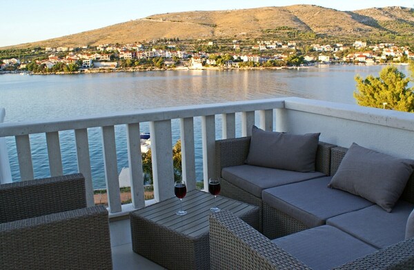 Villa Mala Mare / Apartment Mare A3 With 3 Bedrooms And Sea View - Primošten