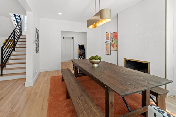 Sleeps 16 - Trendy Area - 10 Mins To Downtown - Windsor