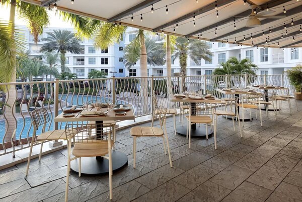 Enjoy Orlando Theme Park Visits From Our Lovely Spanish-inspired Hotel's Cozy Room - Celebration, FL