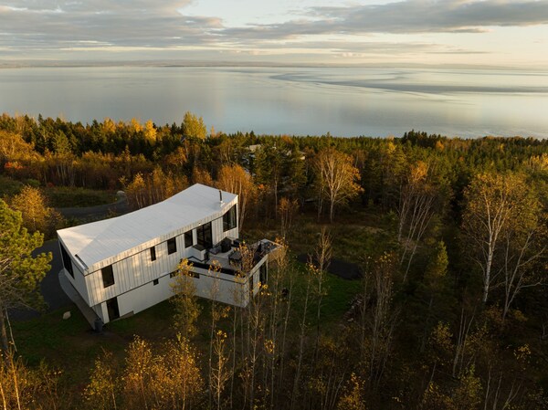 L'embacle: Luxury Chalet With Pool, Spa And Views - Charlevoix Regional County Municipality