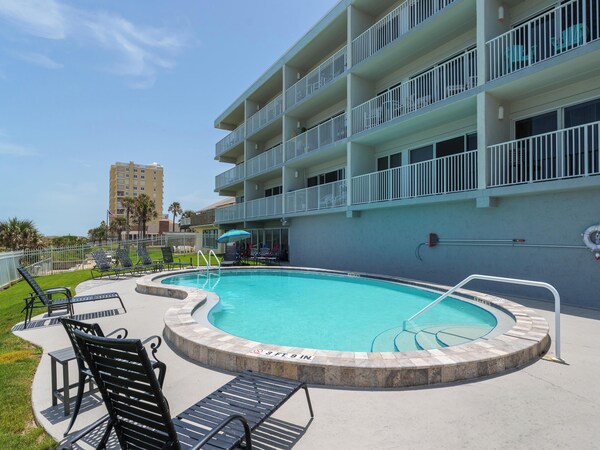 Beach View | Easy Access To The Sand + Community Pool! - Neptune Beach, FL