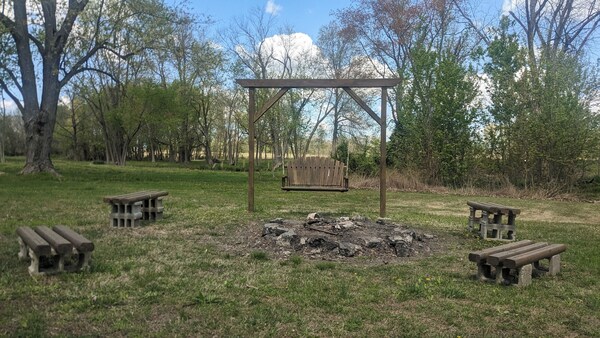 Bohemian Bungalow + Game Room + Large Yard + Boat Parking - Marion, IL