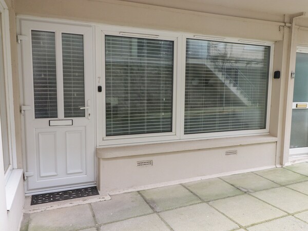 Flat 7, Romantic, Country Holiday Cottage In Tenby - Tenby