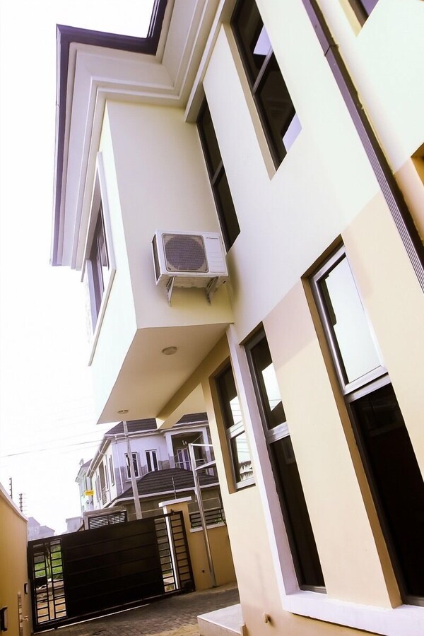 Stunning 3-bed House In Lagos - Lagos