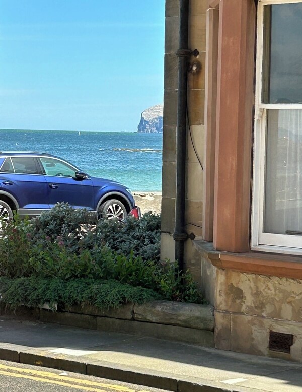 Next To The Beach - North Berwick\n\n(30 Mins Via Train From Edinburgh) - North Berwick