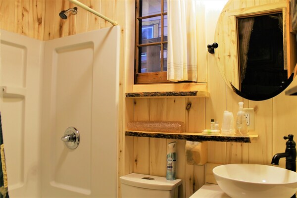Cowboy Charm Cabin - Mountain Views, Rustic Retreat - Estes Park, CO