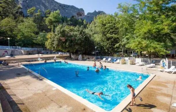 Camping 4 éToiles - Piscine  - Eebbbe - Eyguières