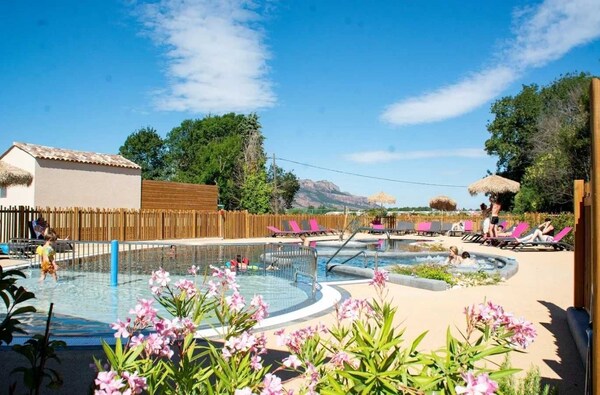 Camping 3 éToiles - Piscine  - Eeebci - Roquebrune-sur-Argens